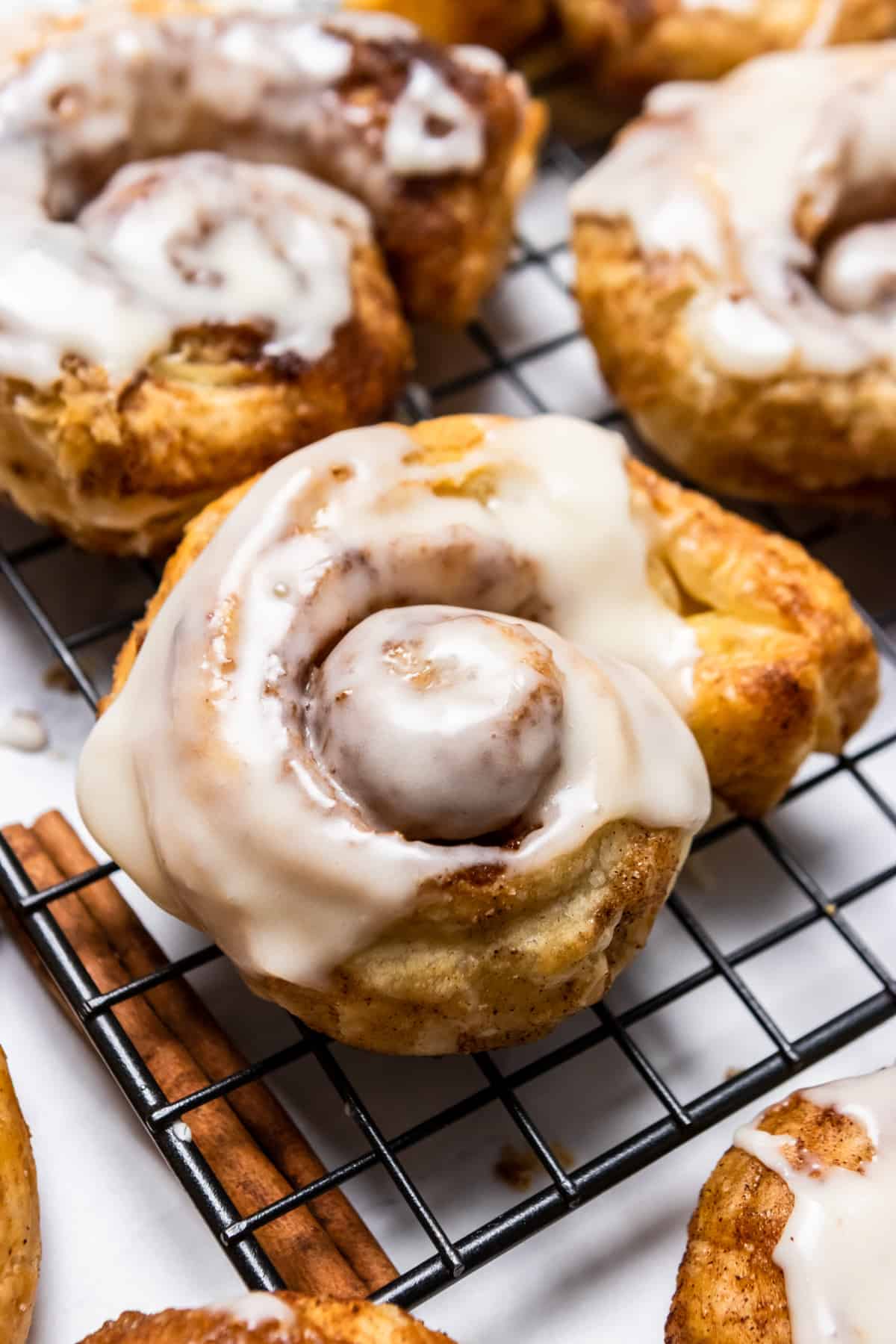 Simple Puff Pastry Cinnamon Rolls With Maple Icing Lemons Zest Simple Puff Pastry Cinnamon Rolls With Maple Icing Lemons Zest