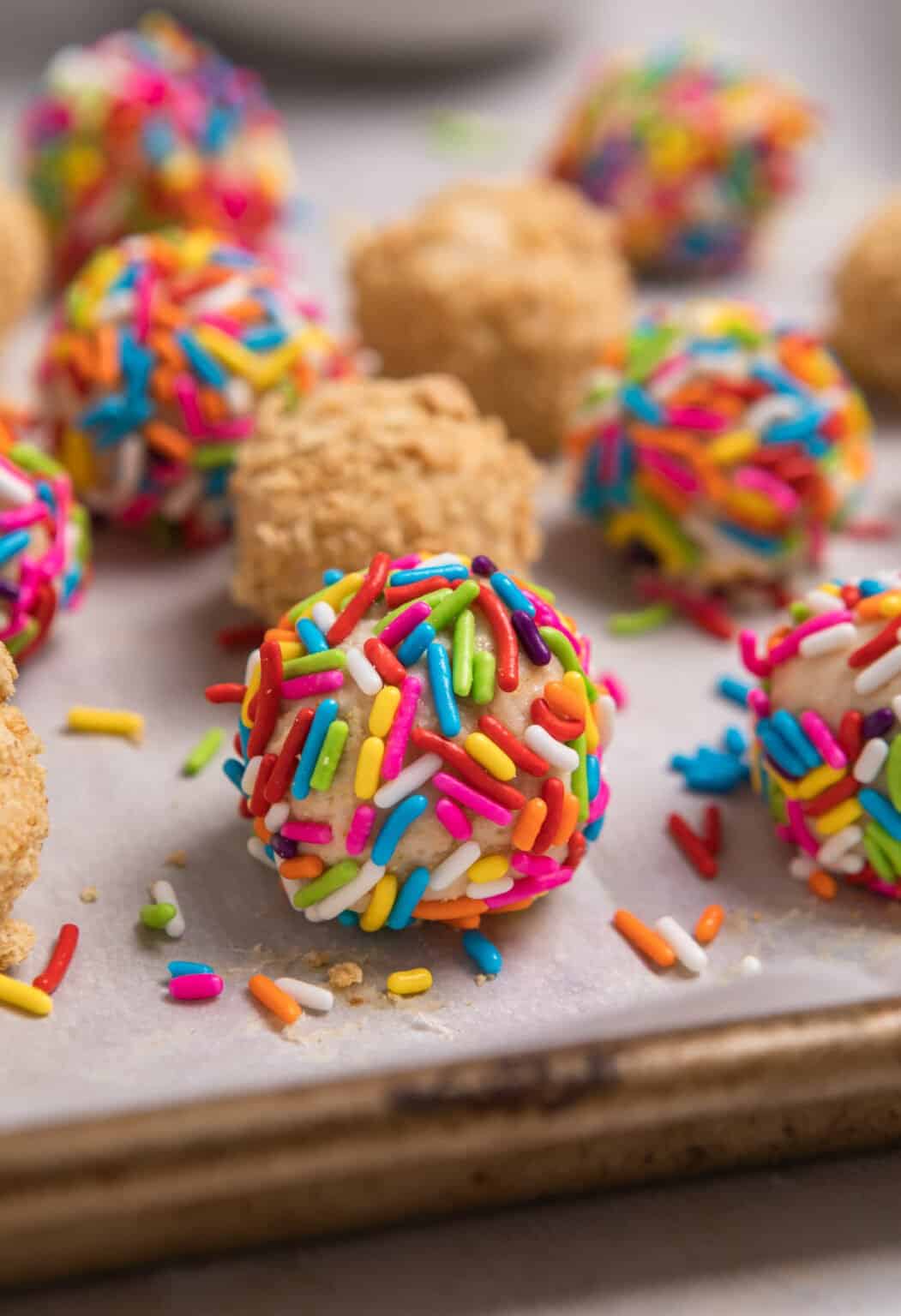 No Bake Cheesecake Balls (4 Ingredients!) | Lemons & Zest