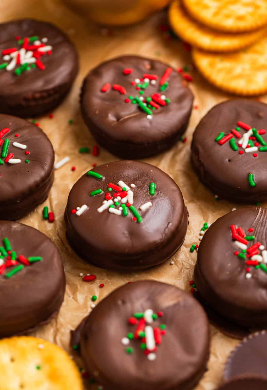 Christmas Reese Cup Ritz Cracker Cookies | Lemons & Zest